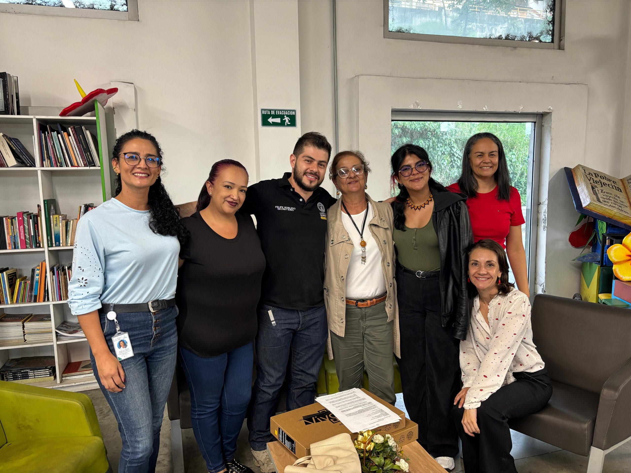 Quindío fortalece bibliotecas públicas con entrega de equipos ...
